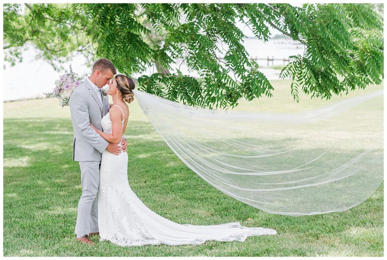 A Summer Wedding at Weatherly Farm - amandawosephotography.com