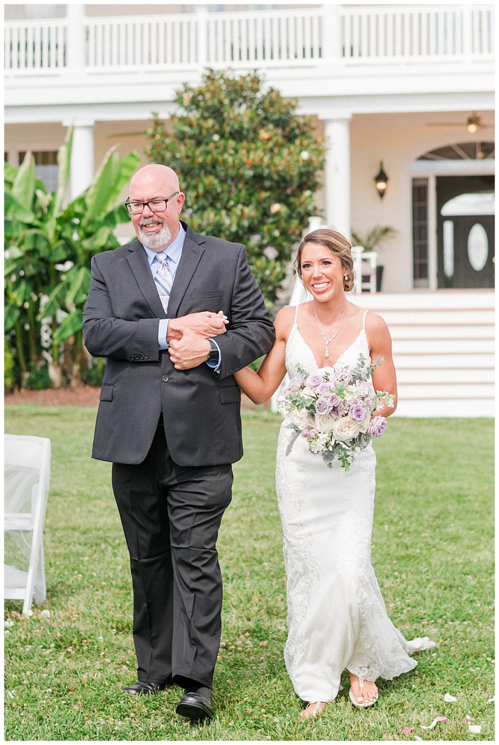 A Summer Wedding at Weatherly Farm - amandawosephotography.com